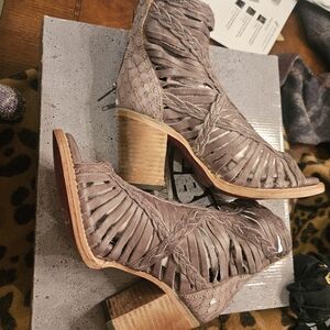 Freebird by Steven | Shoes | Nib Freebird By Steven Bela Stone Multi ...